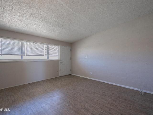 2139 W Devonshire Avenue # 4