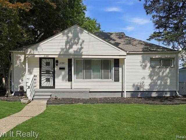21300 Westhampton St, Oak Park, MI 48237