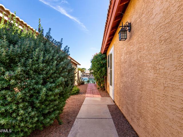 2130 n sweetwater drive
