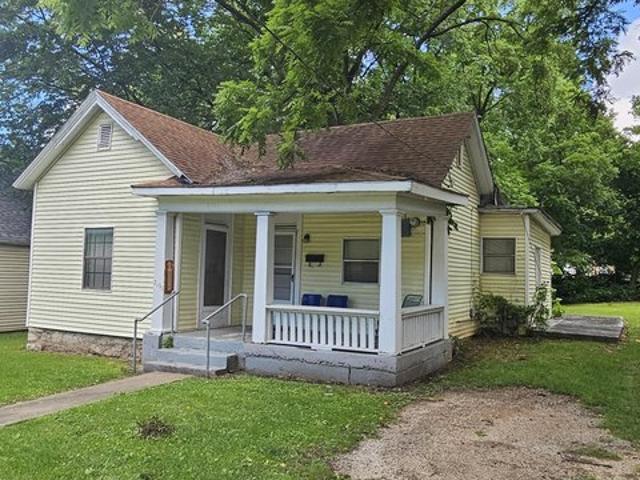 2130 N Travis Ave, Springfield, MO 65803