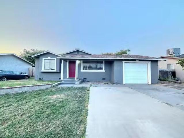 2130 CABOT AVE, MERCED, CA 95348 Single Family Residence For S.