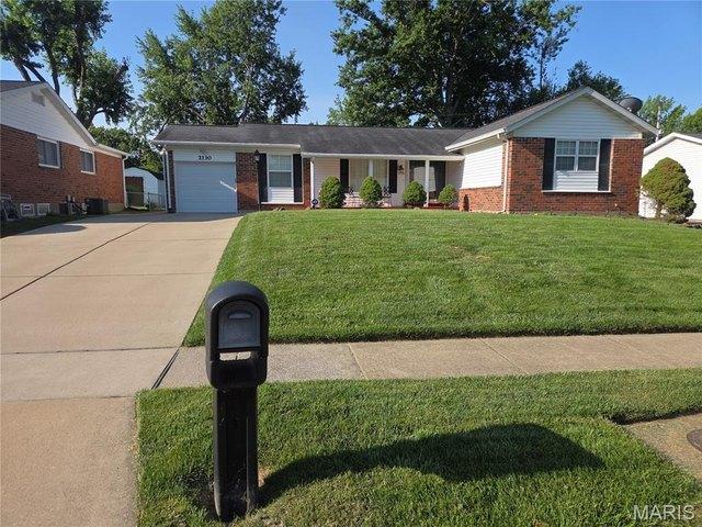2130 Canterbury Dr, Florissant, MO 63033