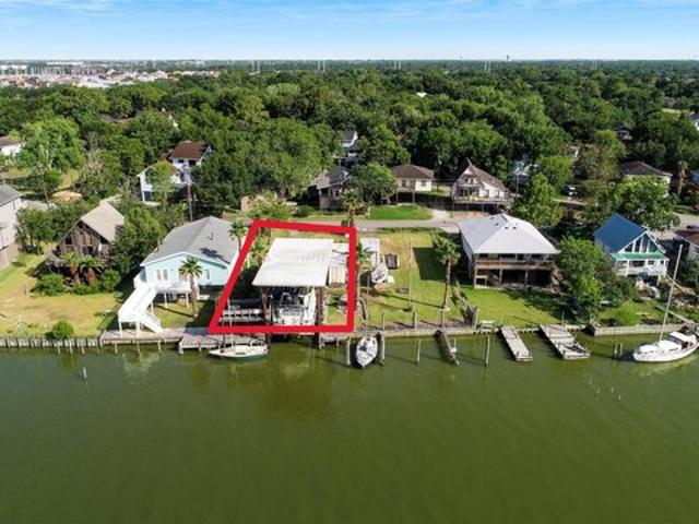 2130 Cove Park Dr, Kemah, TX 77565