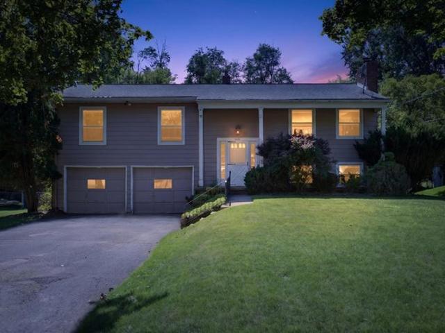 2130 Creglow Dr, Jackson, MI 49203