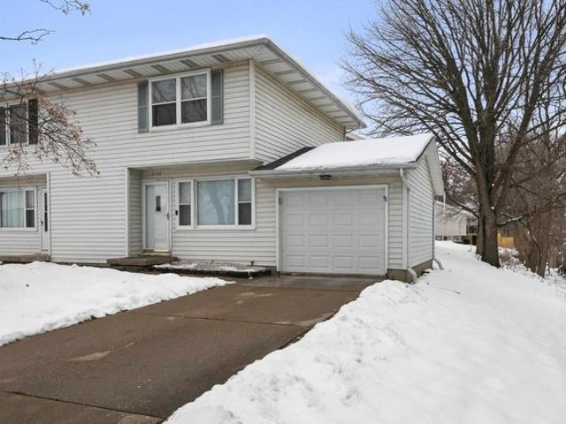 2130 E 38th St, Davenport, IA 52807