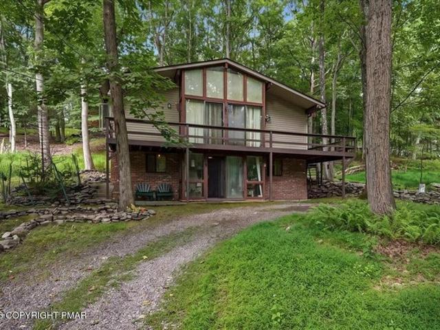 2130 Fawn Ln, Bushkill, PA 18324
