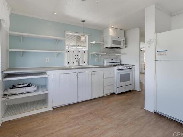 2130 Sunset Dr Spc 104, Vista, CA 92081