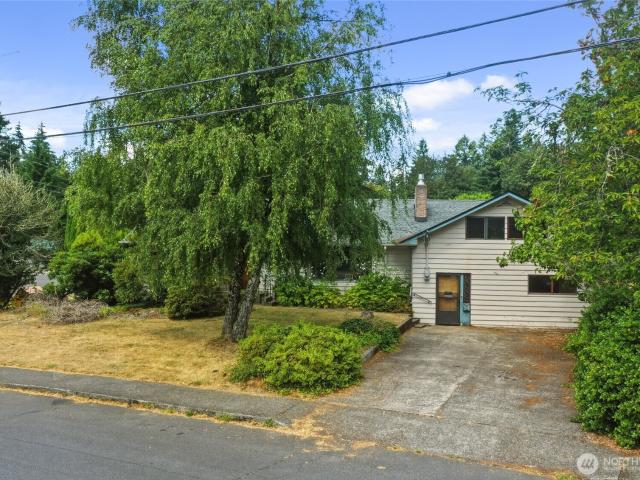 2130 Woodcrest Drive SE