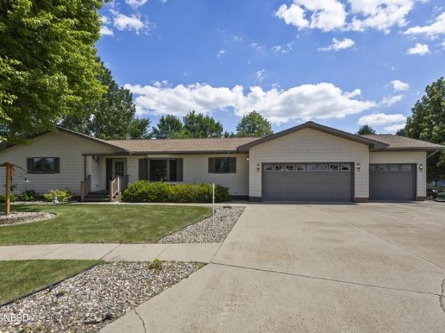 2130 13th Avenue Cir NE, Watertown, SD 57201