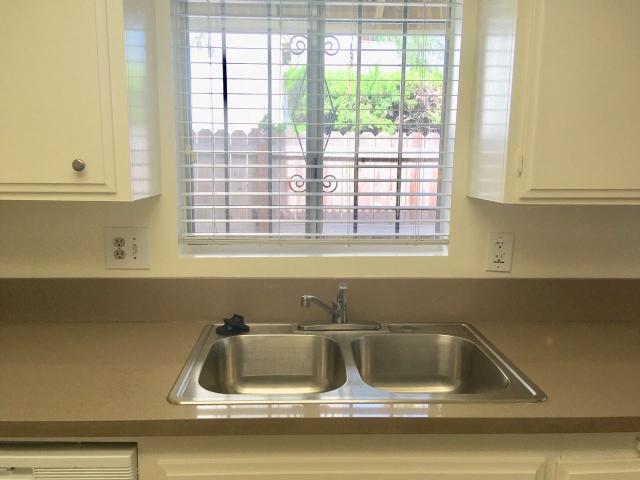2130 3 Bedroom Apartment for Rent at 2122 E 2nd St, Long Beach, CA 90803 Bluff Park