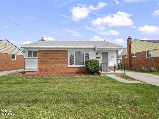 21313 Tanglewood St, Saint Clair Shores, MI 48082