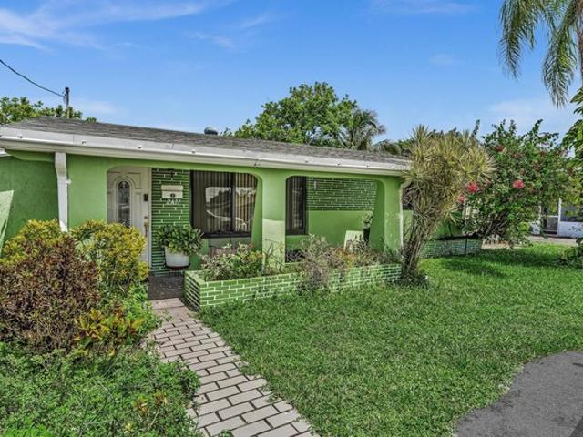 2131 Acapulco Dr, Miramar, FL 33023