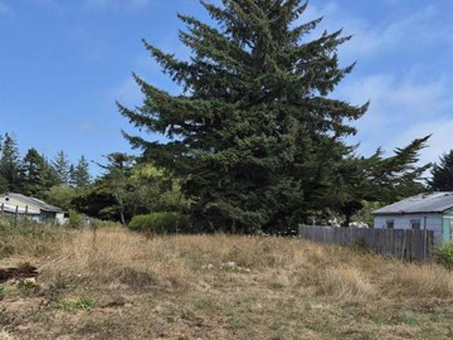 2131 Harmony Ln, Crescent City, CA 95531