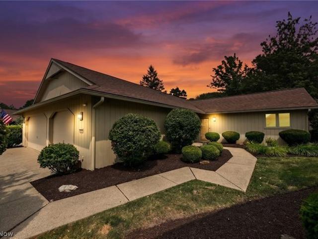 21327 Oak Bark Trl, Strongsville, OH 44149