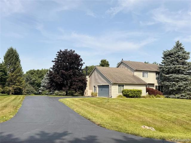 2132 Maple Creek Circle