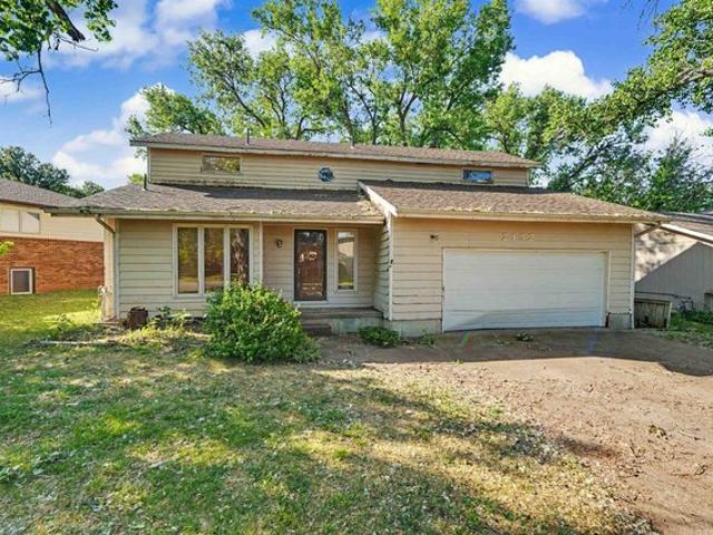 2132 Country Hills Rd, Salina, KS 67401