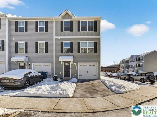 2132 Cross Country Rd, Northampton, PA 18067