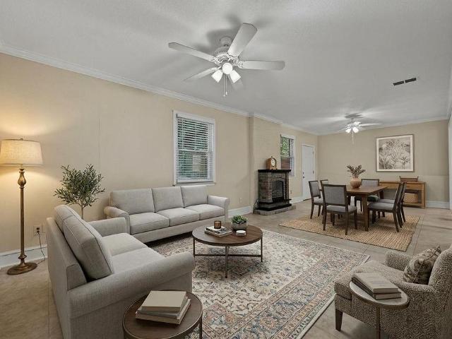 2132 Dunwoody Glen