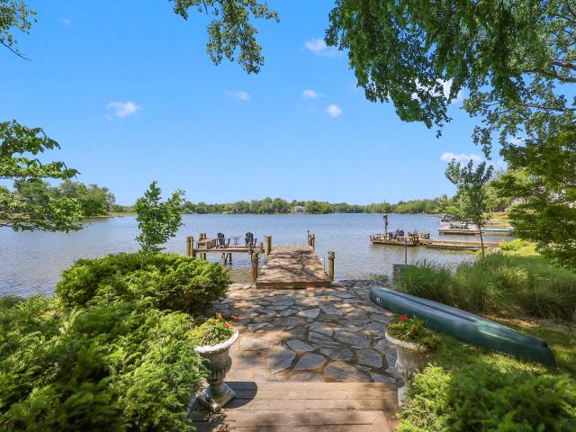 2132 Island Drive