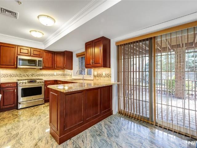 2132 Linwood Avenue Unit# 1st floor, Fort Lee, US, NJ