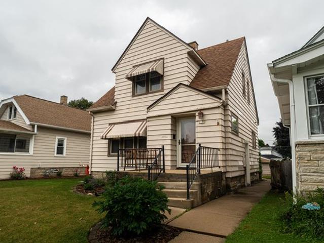 2132 S 62nd St, West Allis, WI 53219