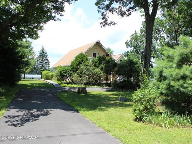 2132 Shore Line Dr, Pocono Summit, PA 18346