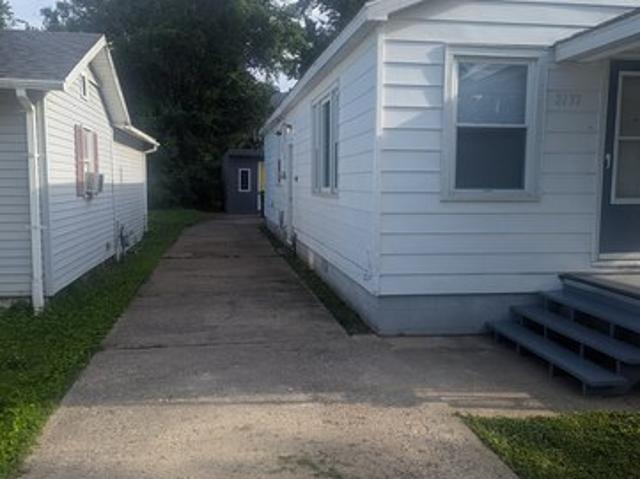 2133 E Lawrence St, Decatur, IL 62521