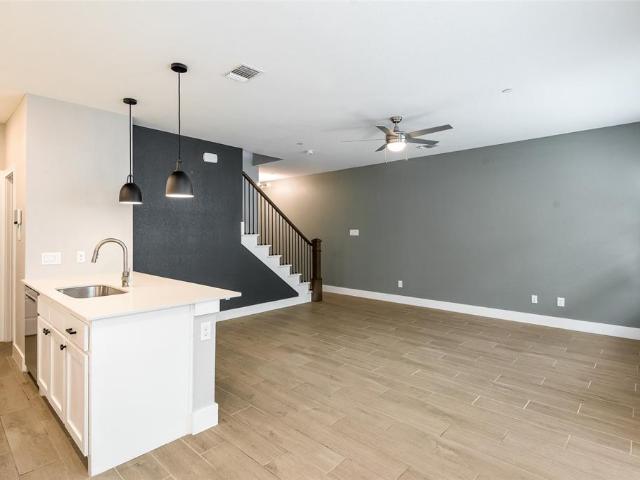 2133 Lovedale Avenue # 204