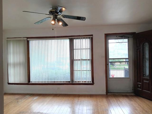2133 W 49th Place