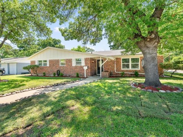 2133 Williams Pl, Fort Worth, TX 76111