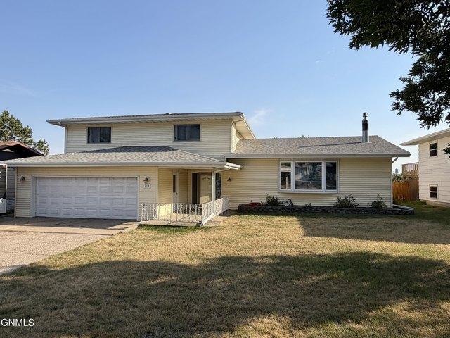 213 10th St NE, Beulah, ND 58523
