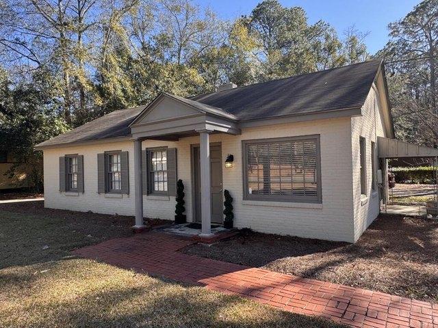 213 13th Ave SW, Moultrie, GA 31768