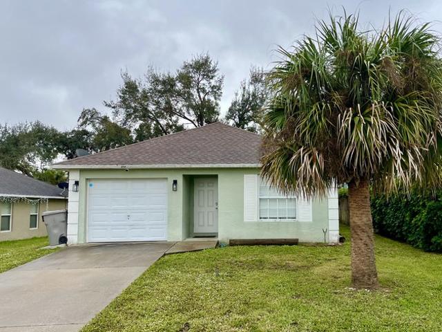 213 13th St SW, Vero Beach, FL 32962