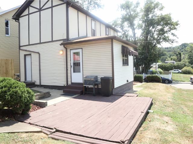 213 2nd Ave