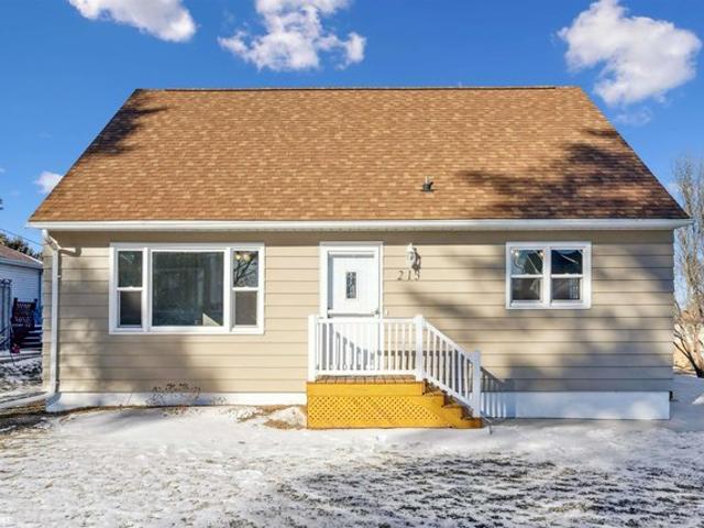 213 7th St, Gladbrook, IA 50635