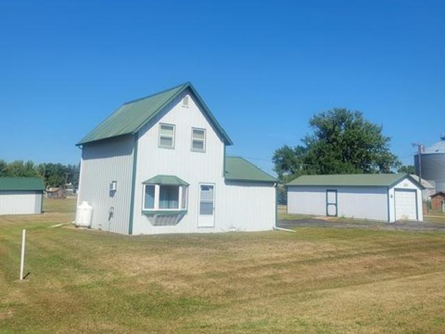 213 4th St SW, Kent, MN 56553