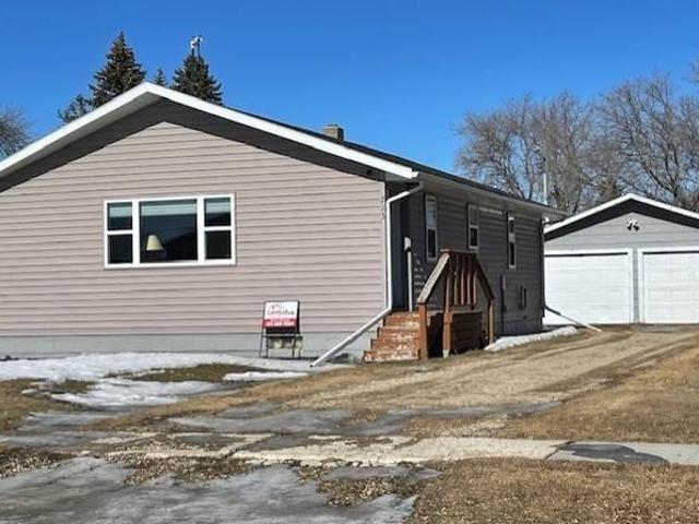 213 5th Ave NE, Rolla, ND 58367