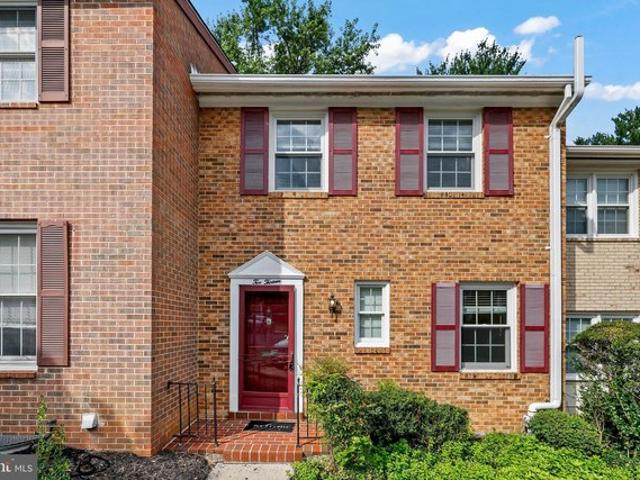 213 Commons Dr NW, Vienna, VA 22180