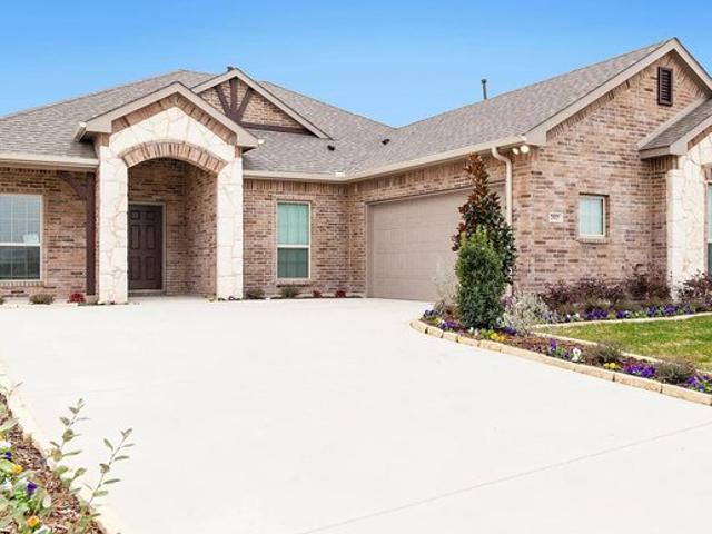 213 Camden St, Red Oak, TX 75154