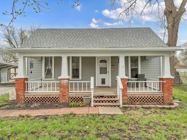 213 Cedar St, Perry, KS 66073
