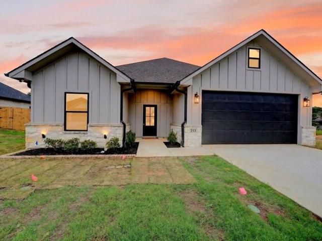 213 Central Park Ct, Athens, TX 75751