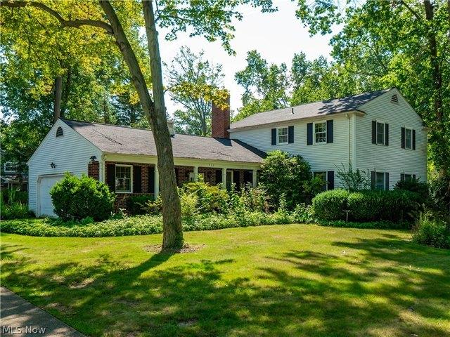 213 Cherry Ln, Avon Lake, OH 44012
