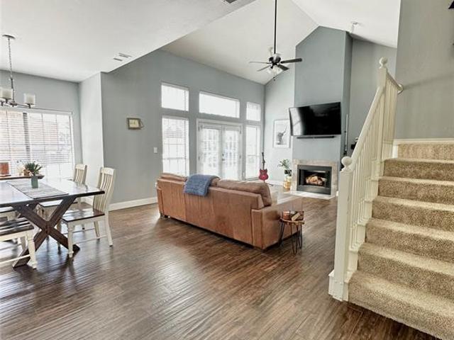 213 Cimarron Trail, Unit 1, Irving, TX 75063 | MLS #21199