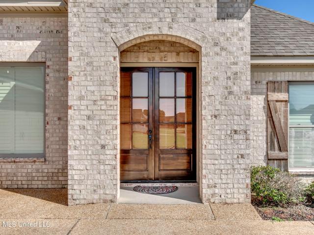213 Clubview Circle