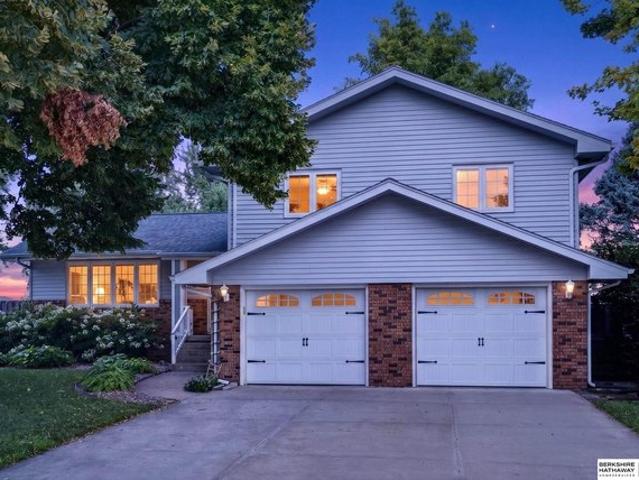 213 Barrington Dr, Gretna, NE 68028