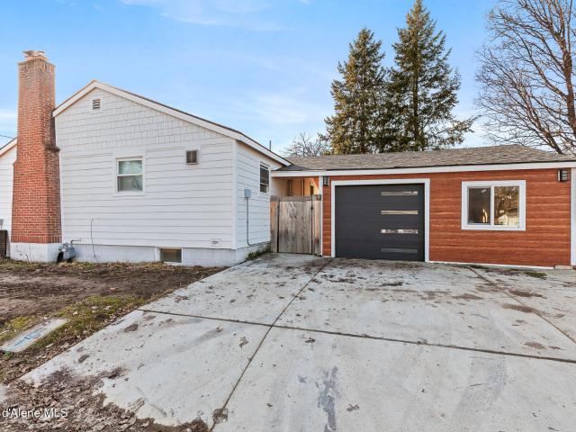 213 E Harrison Ave, Coeur D'Alene, ID 83814 | MLS #26 3626 | Compass