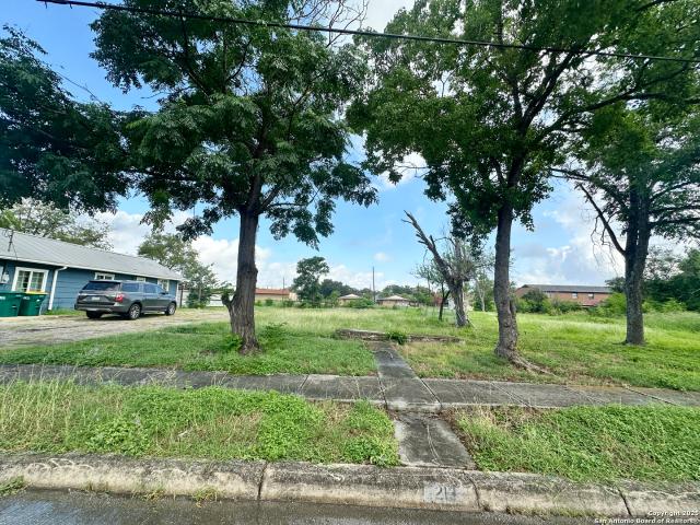 213 E Lindbergh Blvd, Universal City, TX 78148 | MLS #1878 | Compass