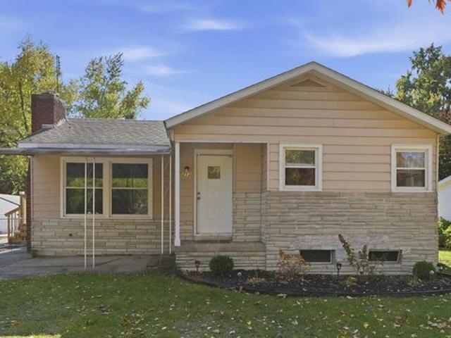 213 E Maple Grove St, Syracuse, IN 46567