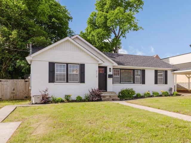 213 E Narroway