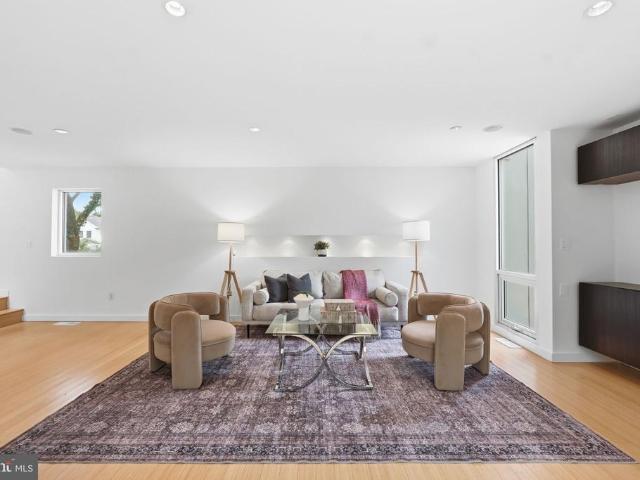 213 E Raymond Avenue